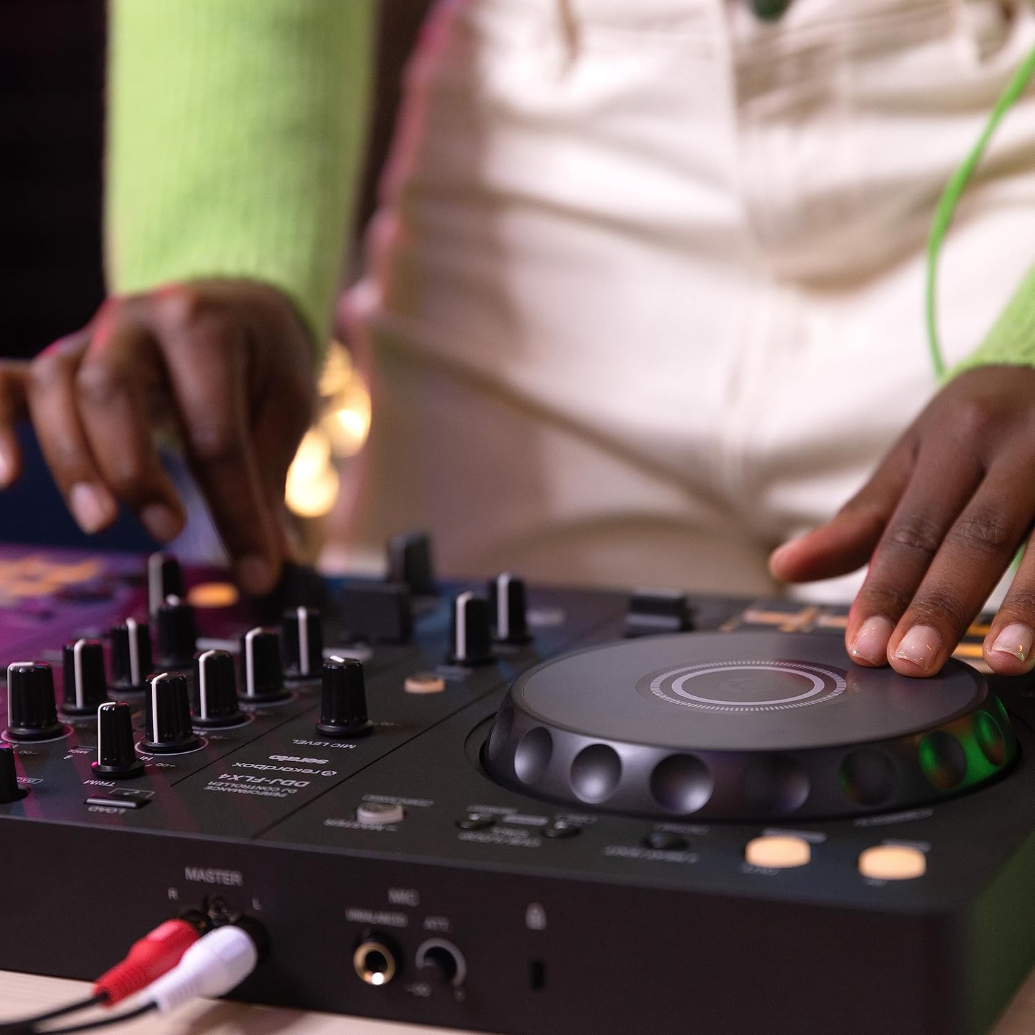 Pioneer DJ DDJ-FLX4: A Compact Yet Powerful Controller for Every DJ ...