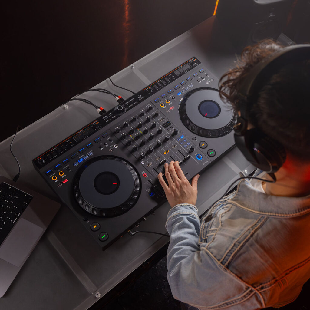 Is the AlphaTheta DDJ-GRV6 the Best DJ Controller for 2024? An In-Depth ...